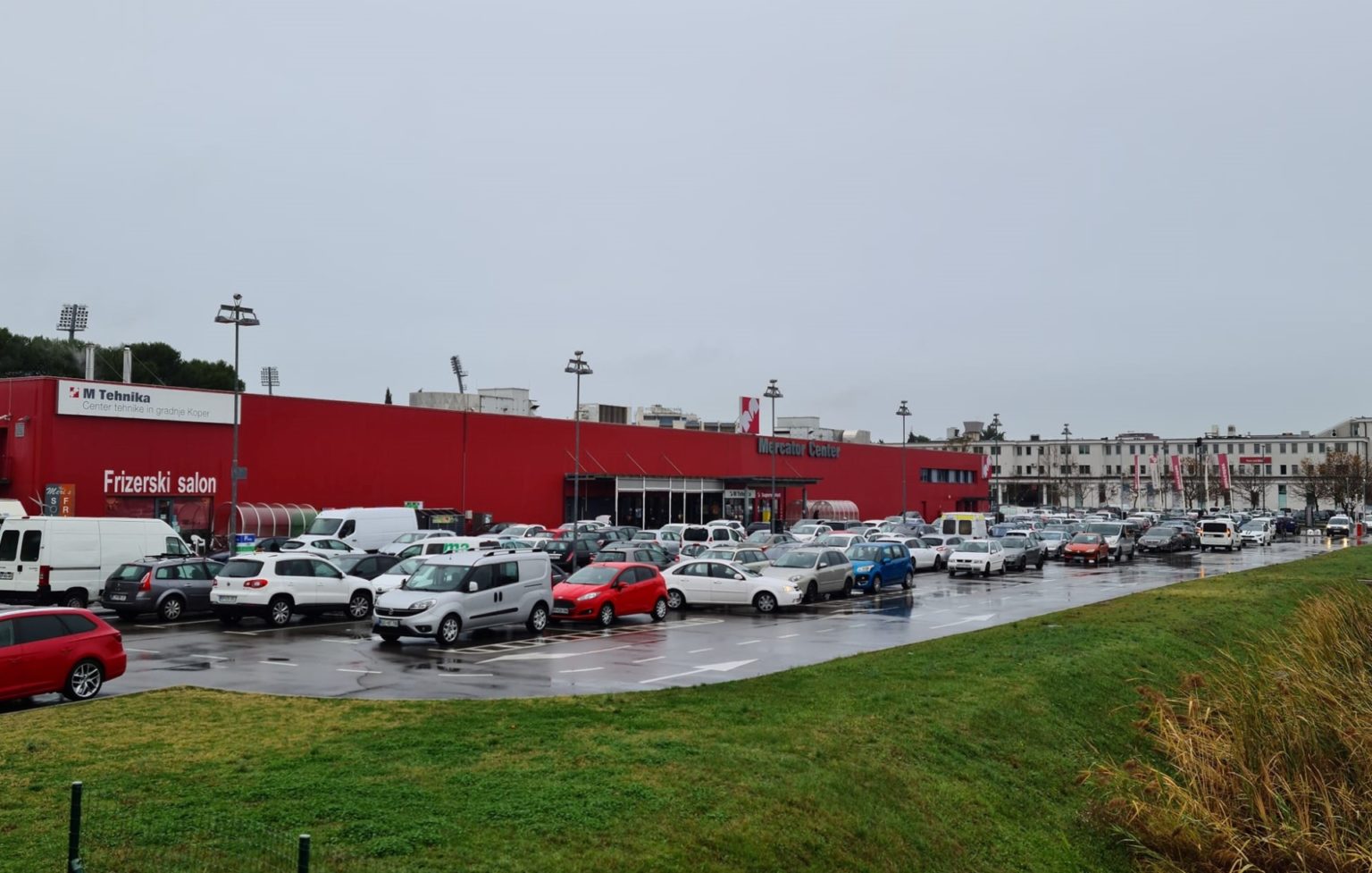 Novo parkirišče ob objektu Mercator tehnika v Kopru - Marjetica Koper